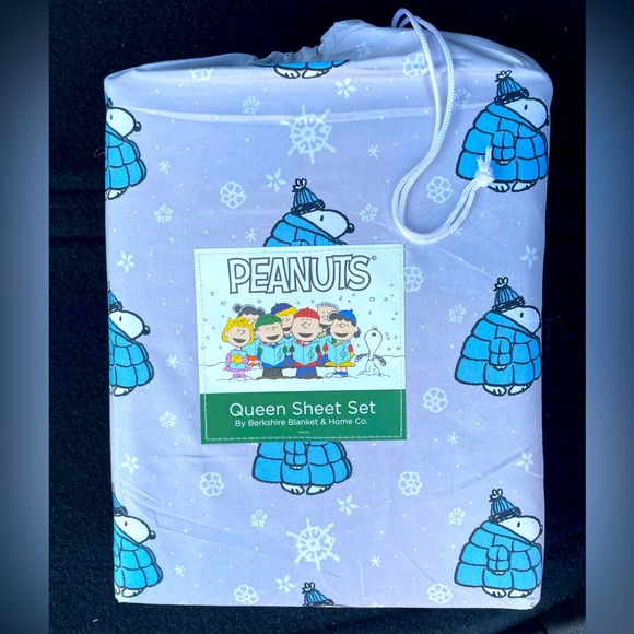 Peanuts | Bedding | Peanuts Snoopy 4pc Puffy Coat Winter Snowflake Grey ...